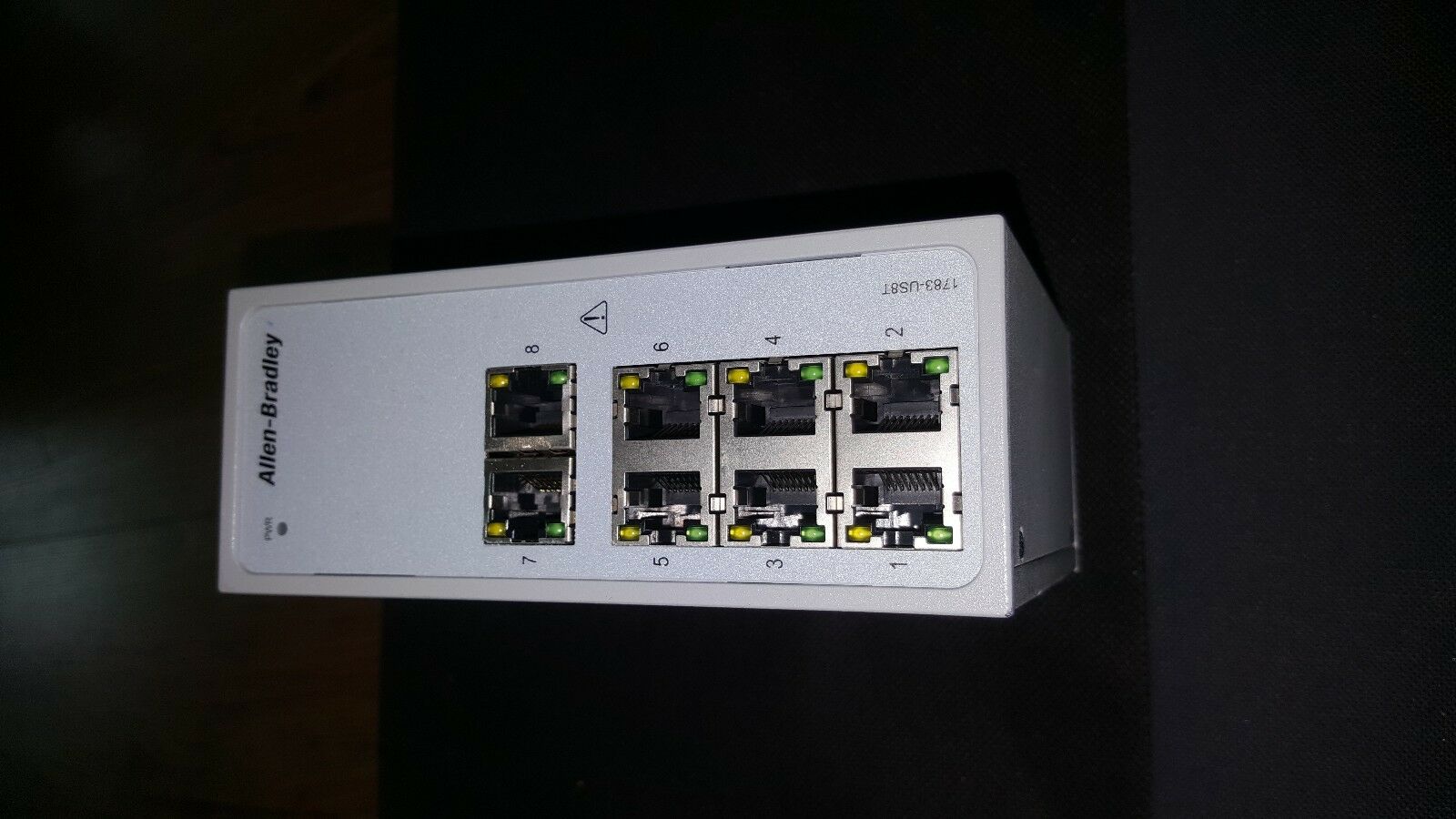 Allen Bradley 1783-us8t Ser A P/N.171228 Stratix 2000 Ethernet ...