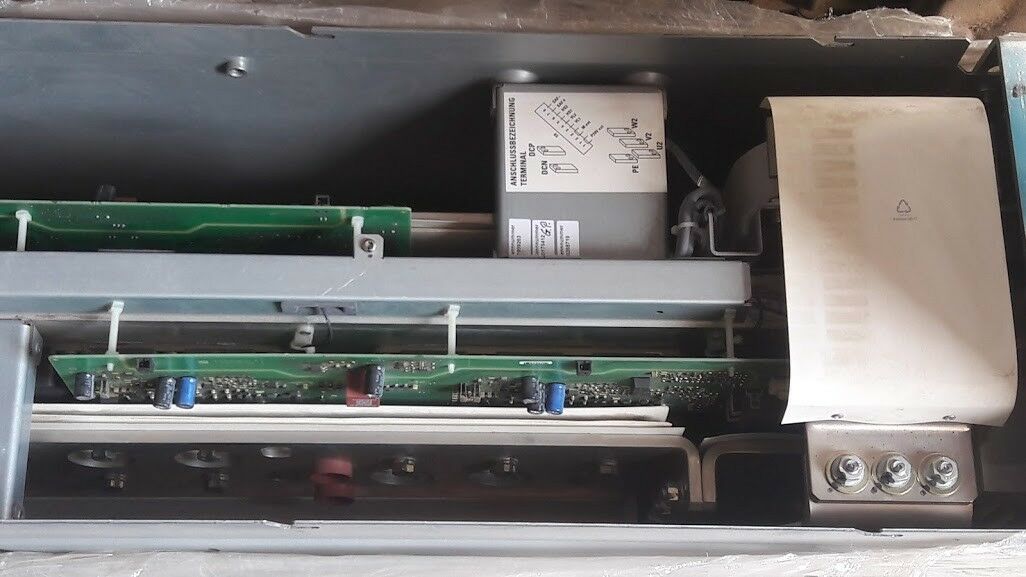 Siemens Sinamics Motor Module 6SL3325-1TG41-3AA3 Ver 2PE C DC 675-1080V ...