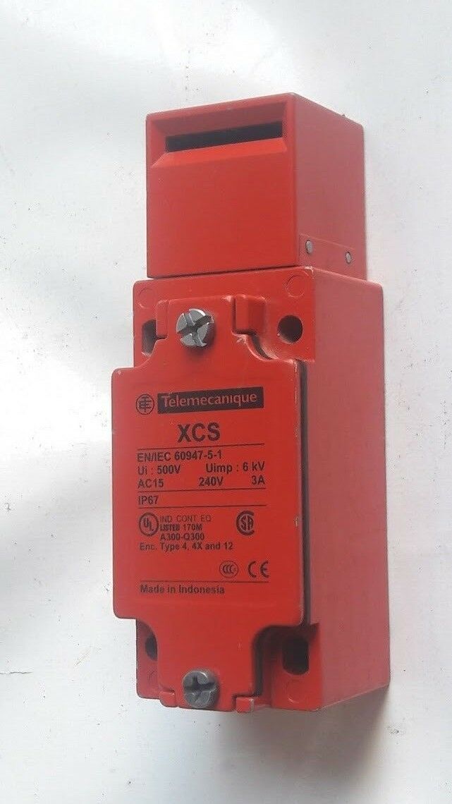 Telemecanique XCS-A501 Safety Interlock Switch 240V 3A - Industrial SOL ...