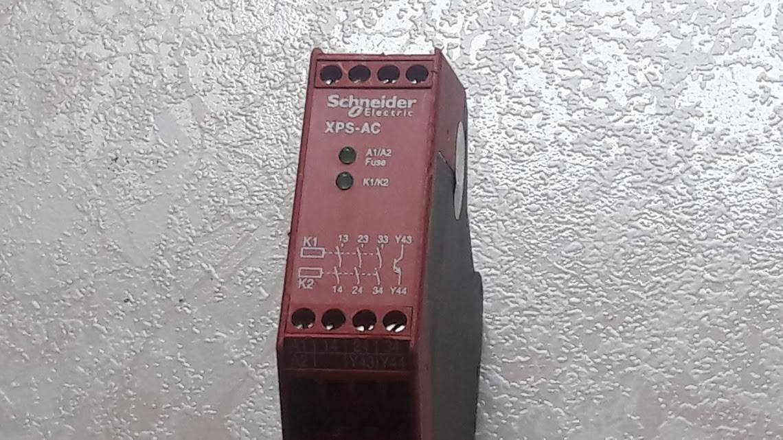New Schneider XPS-AC Preventa Safety Relay Telemecanique - Industrial ...