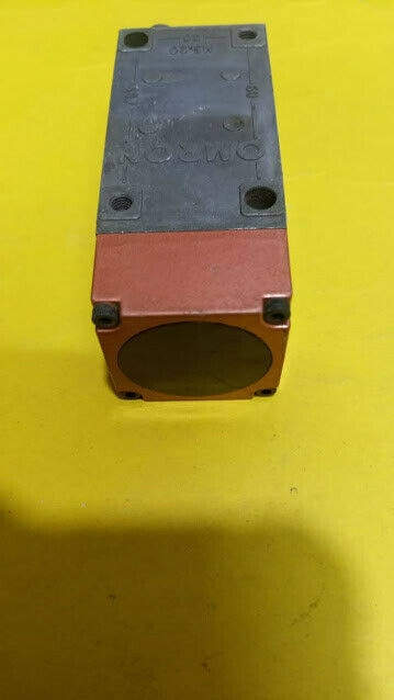 Omron E2M-NP10 Proximity switch Omron Tateisi electronics co. New ...