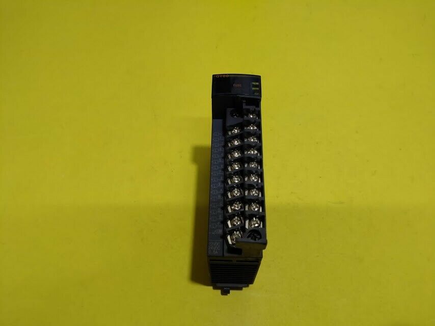 Mitsubishi Electric QY80 Output Unit 12/24VDC 0.5A Melsec-Q ...