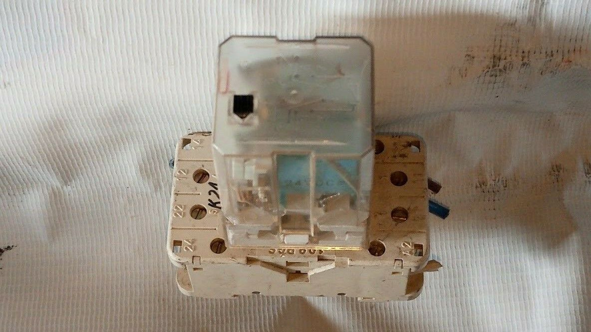 Finder Type 60.12 Cube Relay 8 6012 Pin Round with base - Industrial ...