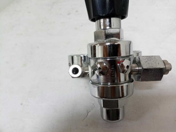 Crown Gas Regulator FR-IIS-OP Yutaka FRIIS0P With Pressure Gauge ...