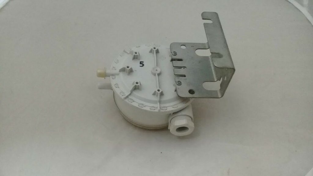 Siemens QBM81-5 Differential Pressure Switch - Industrial SOL Pte Ltd