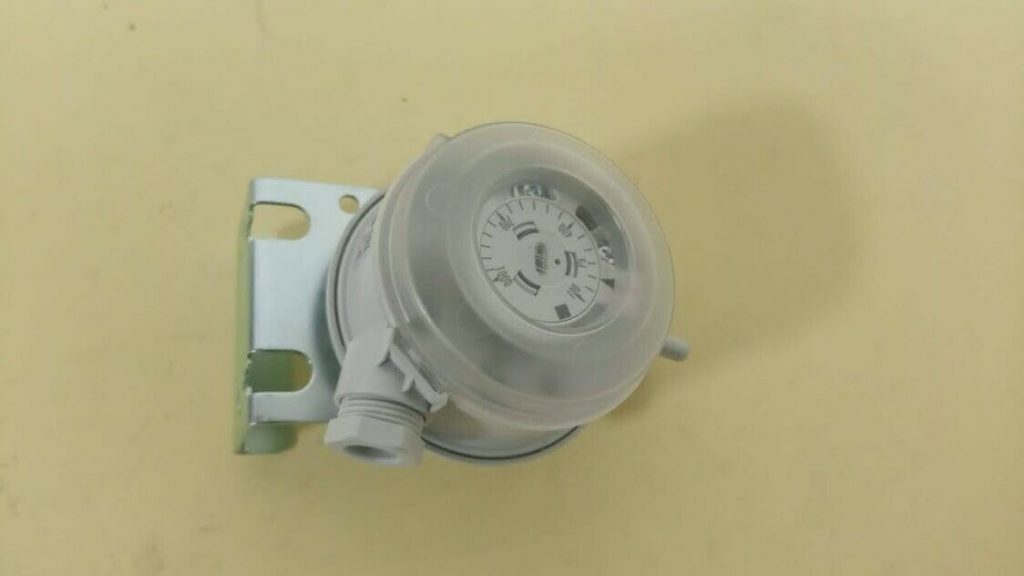 Siemens QBM81-10 differential PRESSURE SWITCH 170420A NEW - Industrial ...