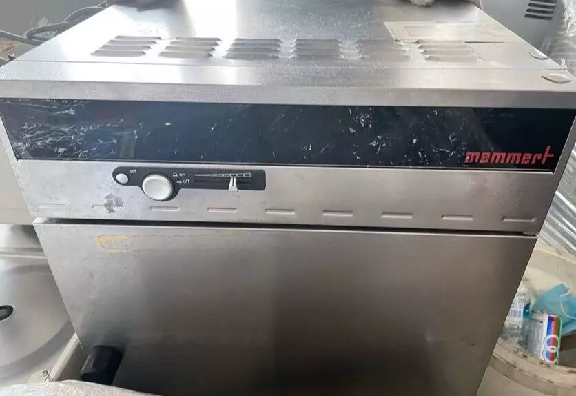 Memmert UNB 100 Universal Laboratory Oven - Industrial SOL Pte Ltd