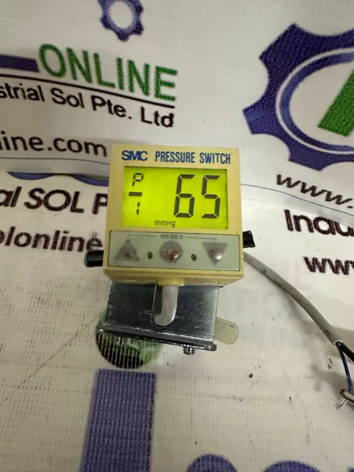 SMC ZSE4B-01-25 Digital Pressure Vacuum Switch -101kPa ZSE4 Series ...
