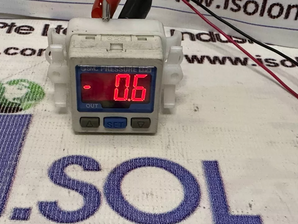 SMC ZSE30-01-65 Digital Vacuum Switch –100.0 to 100.0 kPa 2-color Display Gauge - Industrial SOL ...