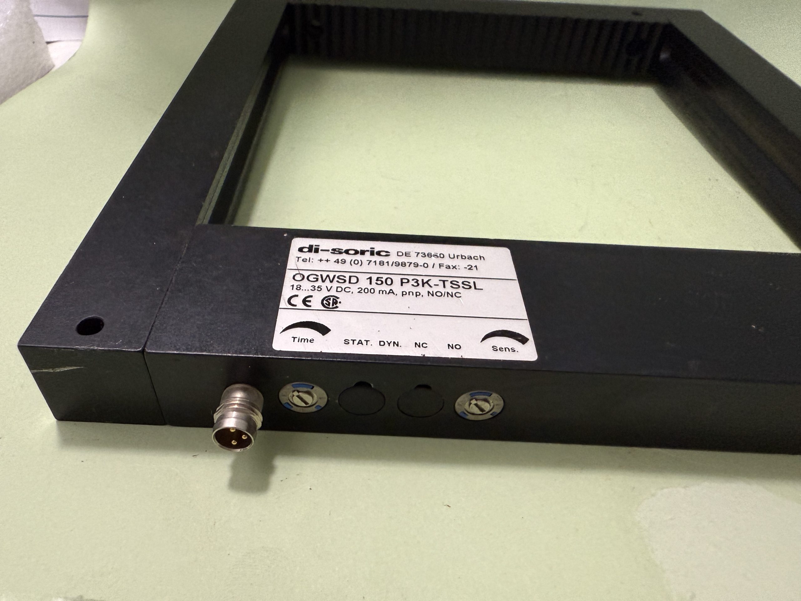 The di-soric OGWSD 150 P3K-TSSL is a frame light barrier