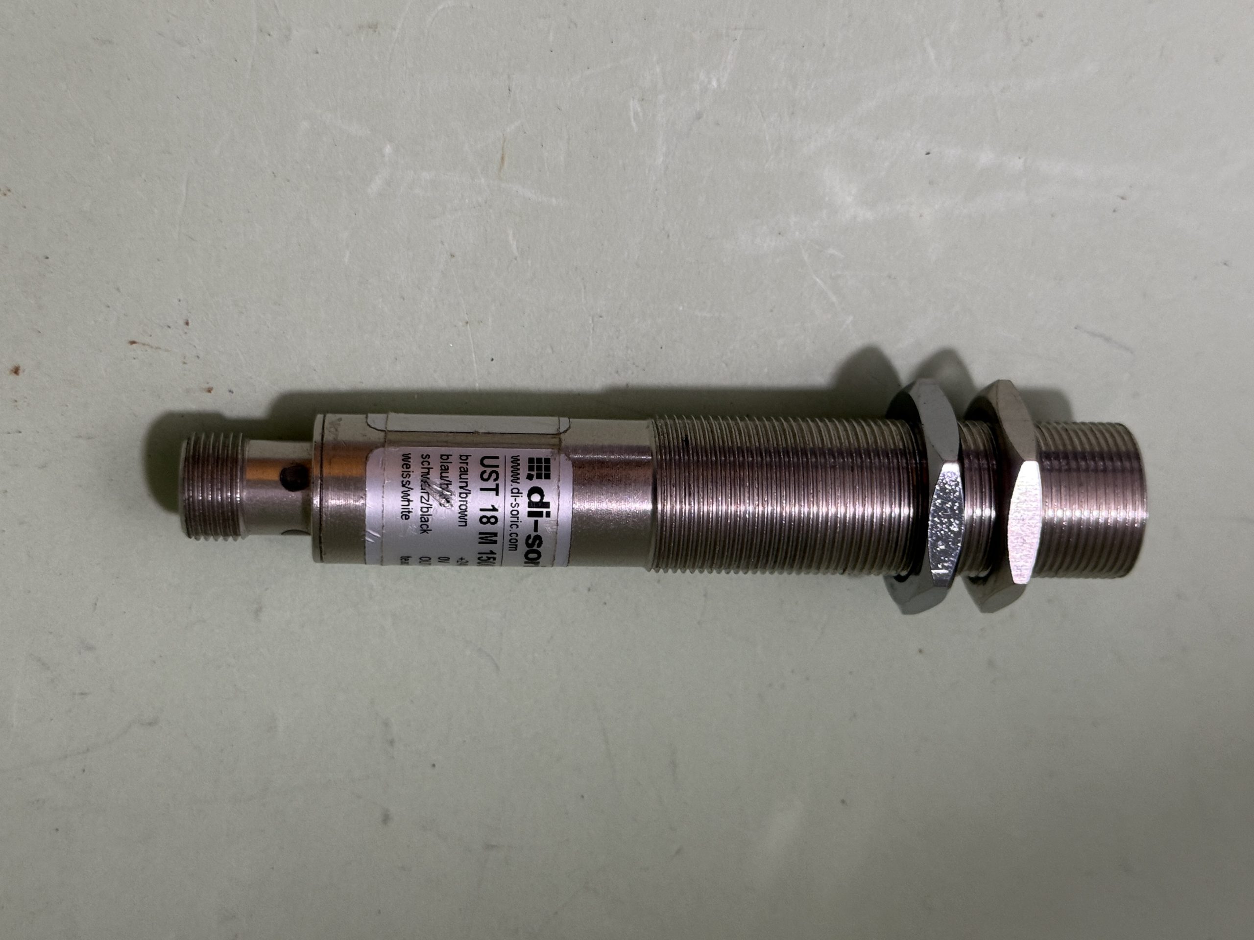 The DI-SORIC UST 18 M 1500 IU-B4 is a versatile ultrasonic