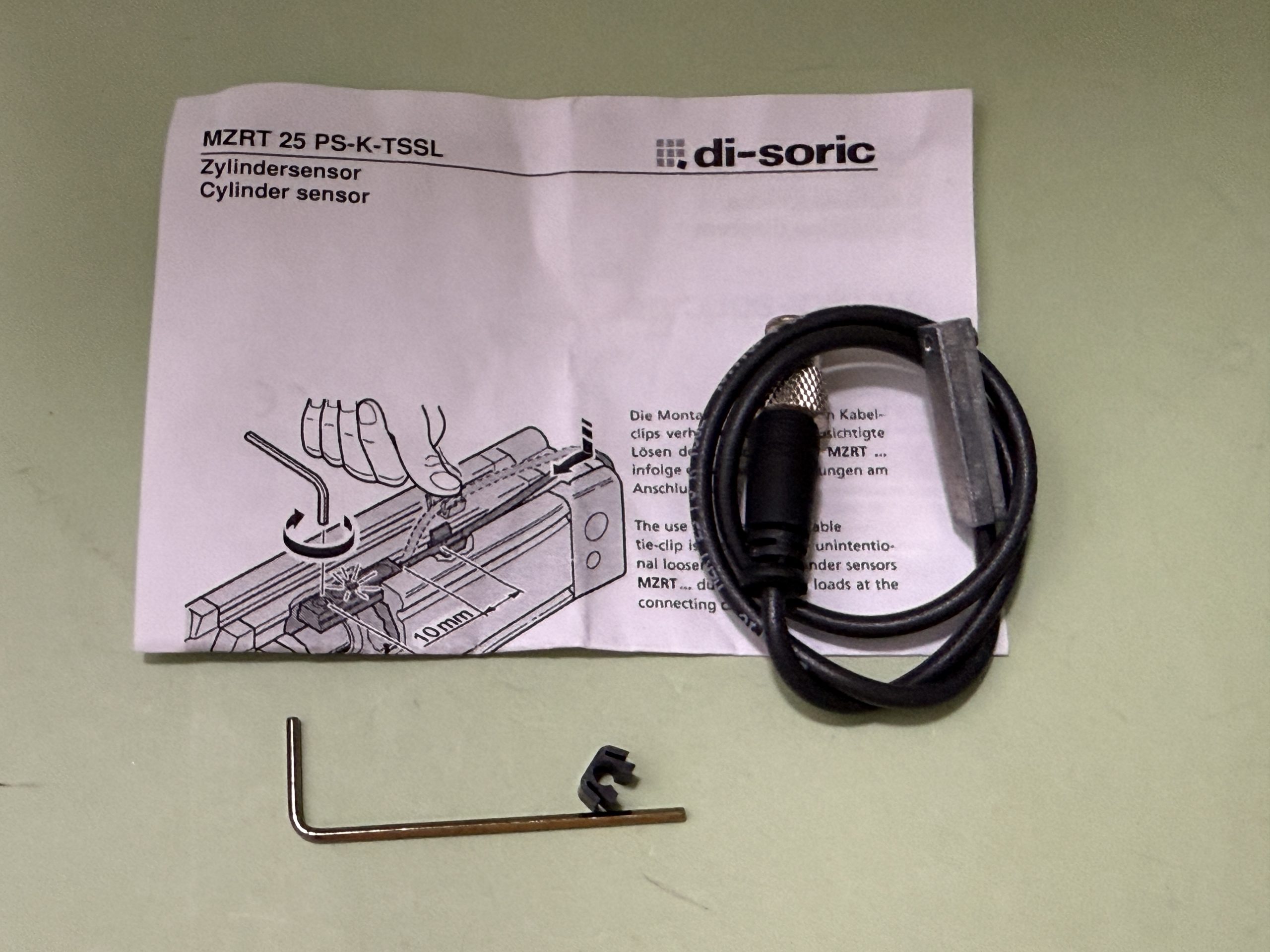 The DI-SORIC MZRT 25 PS-K-TSSL magnetic cylinder sensor