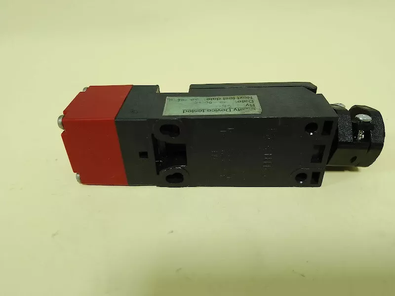 Omron D4NS-1BF Safety Door Switch - Industrial SOL Pte Ltd