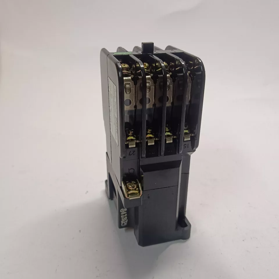 Fuji SRCa50-3F/X 8a Industrial Auxiliary Relay 100/100-110V SRC Series Japan