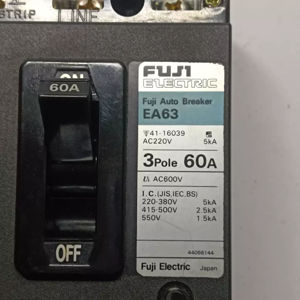 Fuji EA63 3-Pole Automatic Circuit Breaker 41-16039 60A AC600V 5KA Japan
